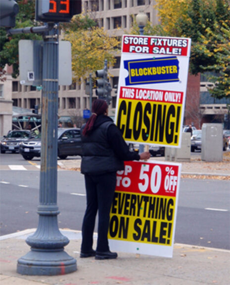 Blockbuster Closing 500 Stores - Gadizmo.com