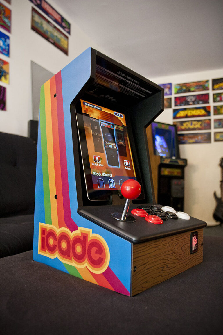 iCade Takes iPad Gaming to the Next Level - Gadizmo.com