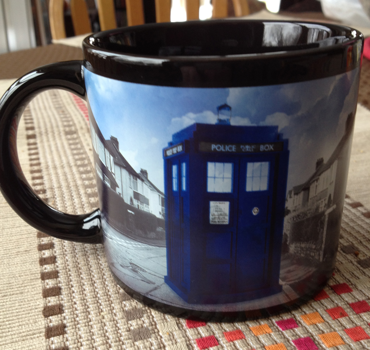 Gift the Time Traveling Coffee Mug with a Disappearing Dr. Who Tardis ...