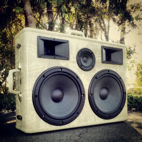Modern Audio Meets Vintage Luggage - Gadizmo.com