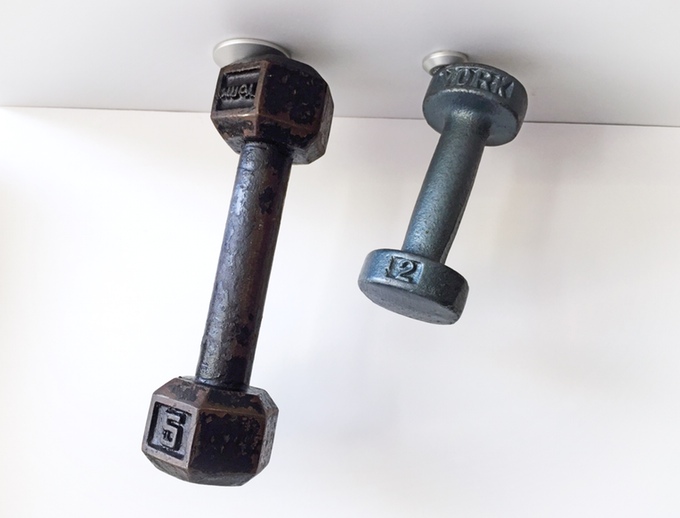Tiny Strong Like Bull Magnets Hold Up Dumbbells - Gadizmo.com